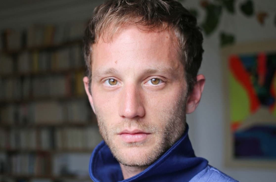 Simon Guélat dans Outrage au public de Peter Handke dans une mise en ...